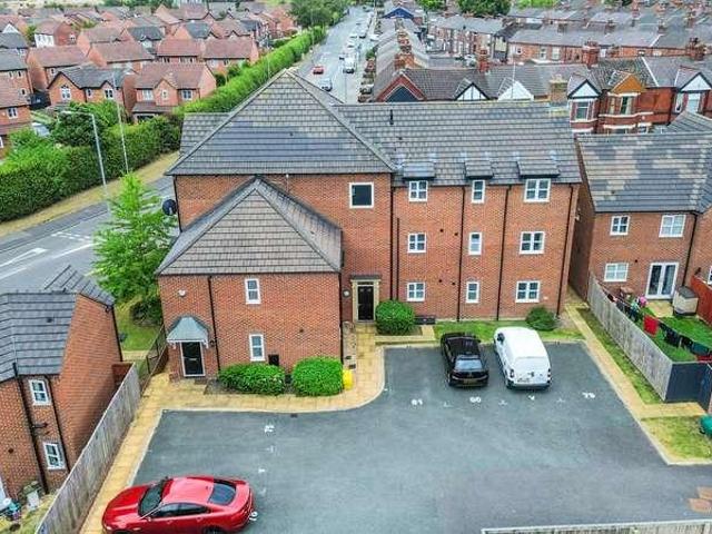2 bed flat for sale