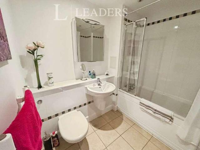 2 bed flat for sale