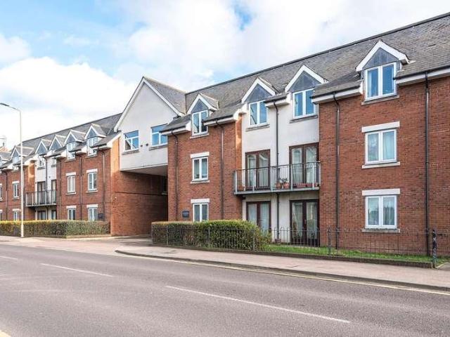 2 bed flat for sale