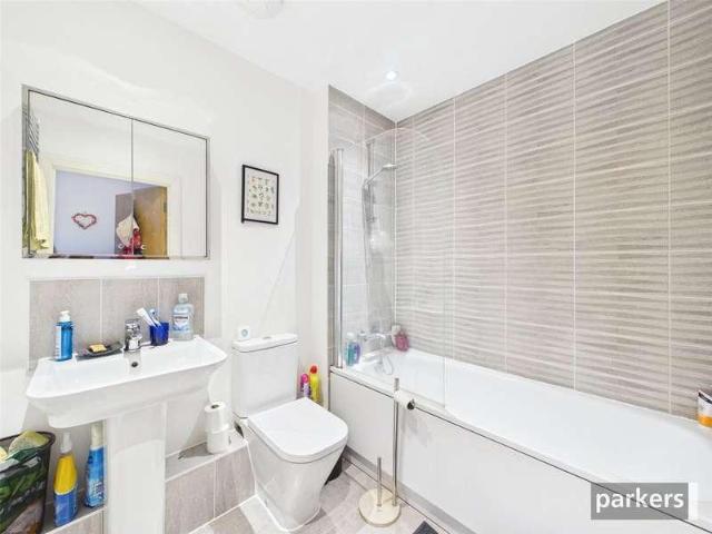 2 bed flat for sale