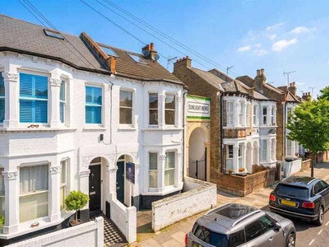 2 bed flat for sale