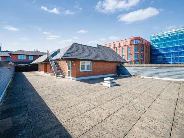 2 bed flat for sale