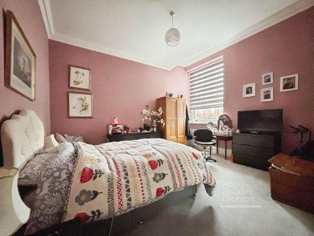 2 bed flat for sale