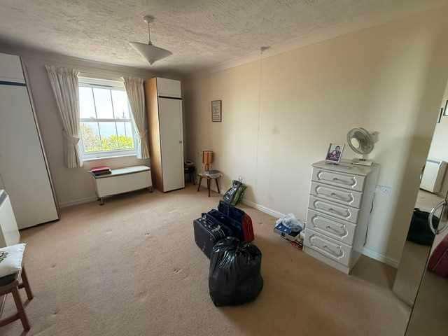 2 bed flat for sale