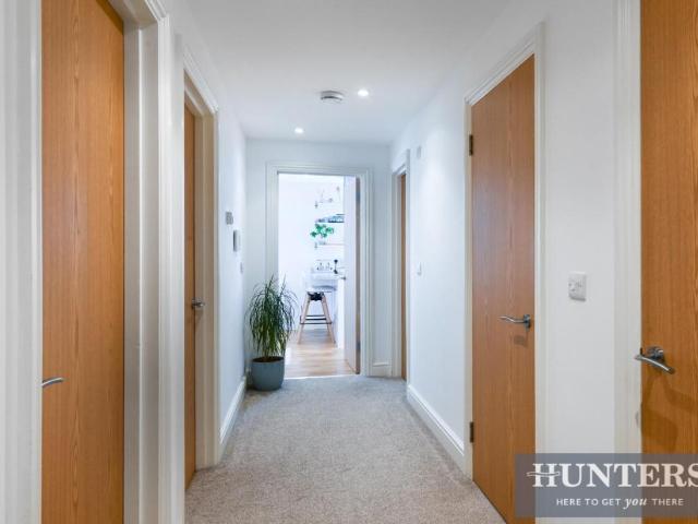 2 bed flat for sale