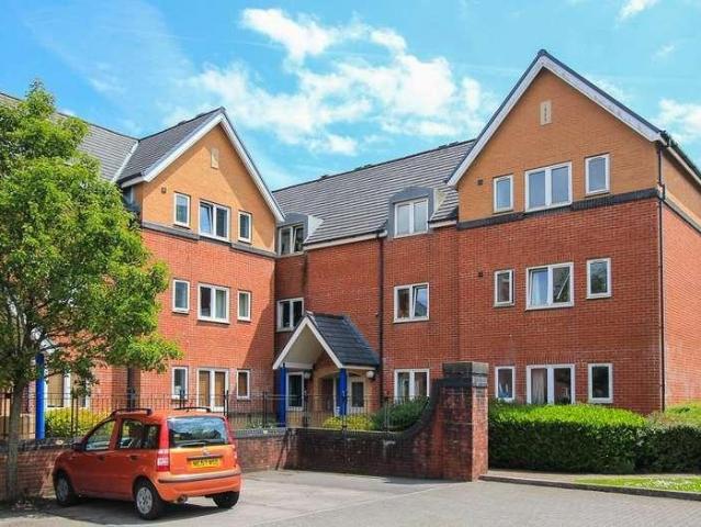 2 bed flat for sale