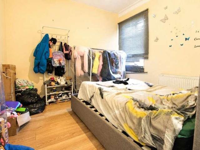 2 bed flat for sale