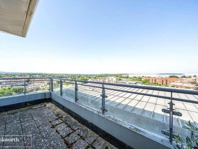 2 bed flat for sale