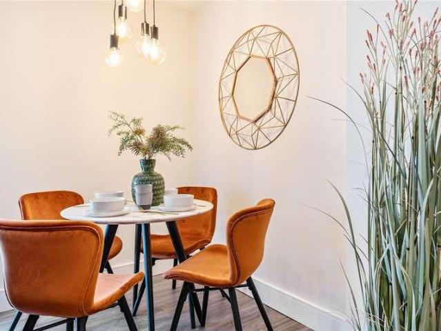 2 bed flat for sale