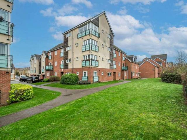 2 bed flat for sale