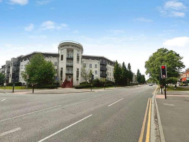 2 bed flat for sale