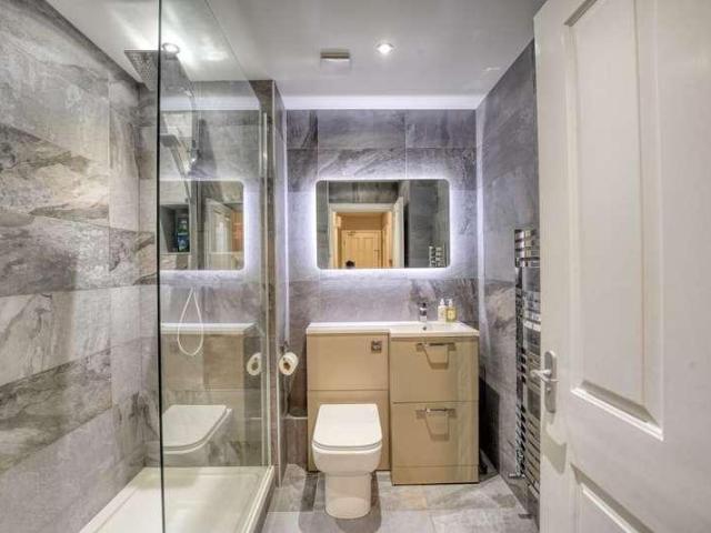 2 bed flat for sale