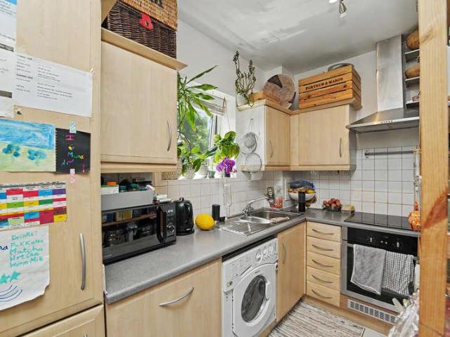 2 bed flat for sale