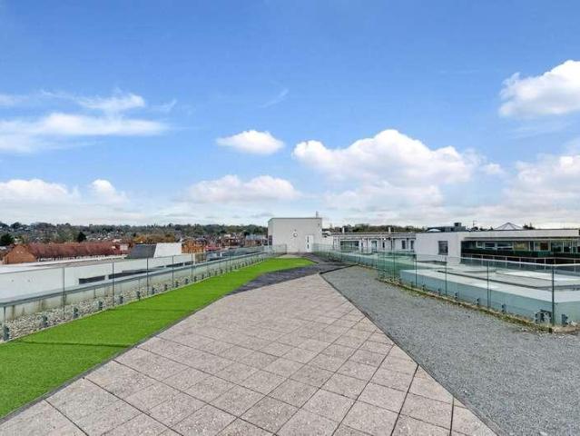 2 bed flat for sale
