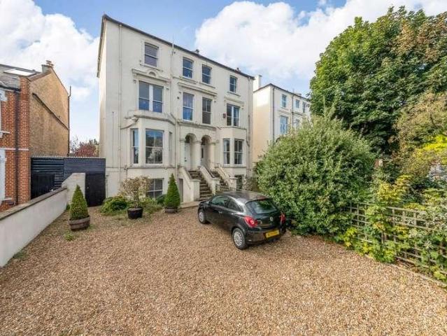 2 bed flat for sale