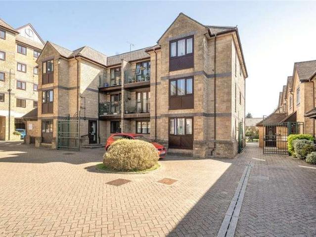 2 bed flat for sale
