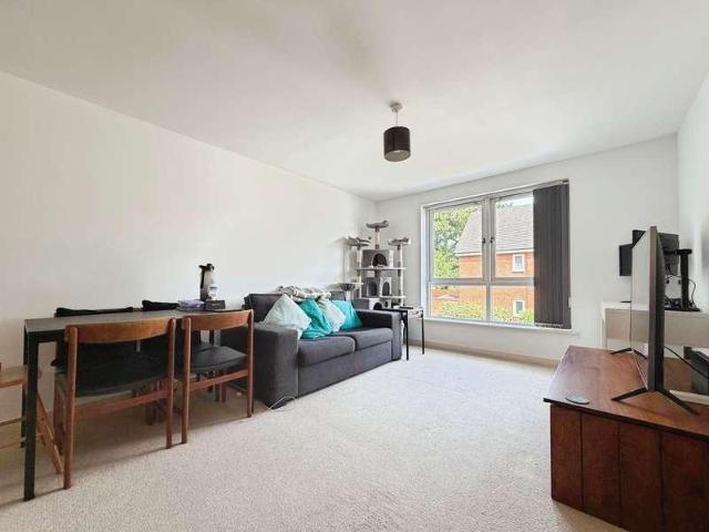 2 bed flat for sale