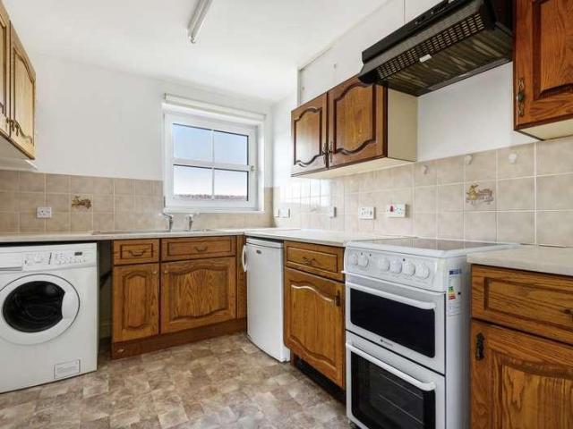 2 bed flat for sale