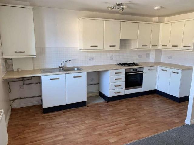 2 bed flat for sale
