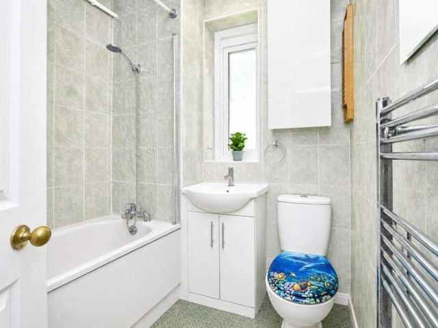 2 bed flat for sale