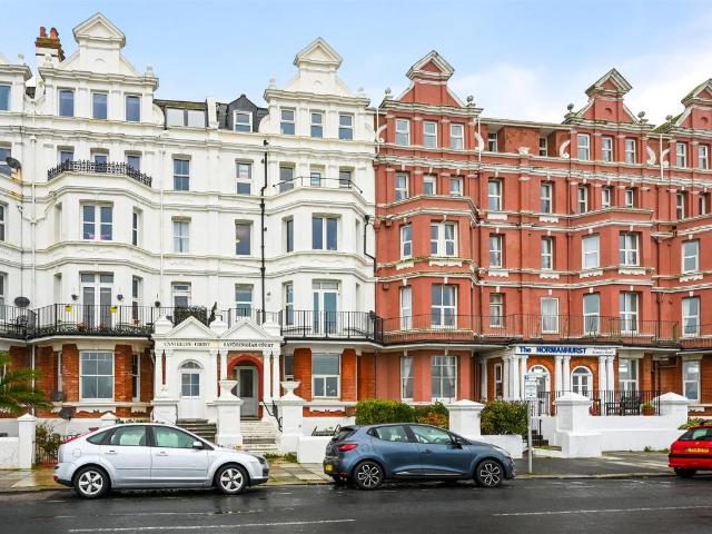 2 bed flat for sale