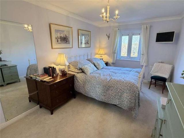 2 bed flat for sale