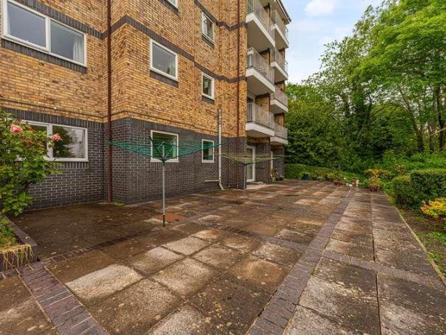2 bed flat for sale