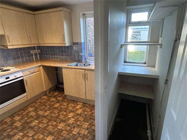 2 bed flat for sale
