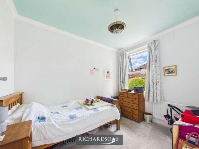 2 bed flat for sale