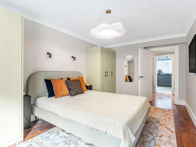 2 bed flat for sale