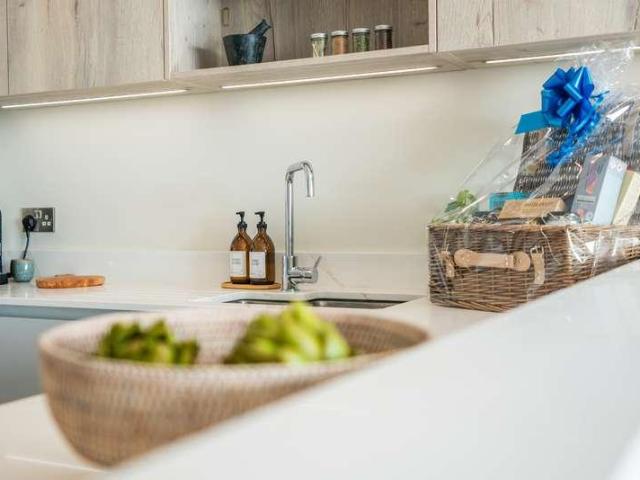 2 bed flat for sale