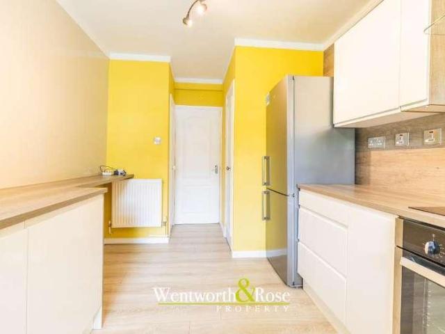 2 bed flat for sale