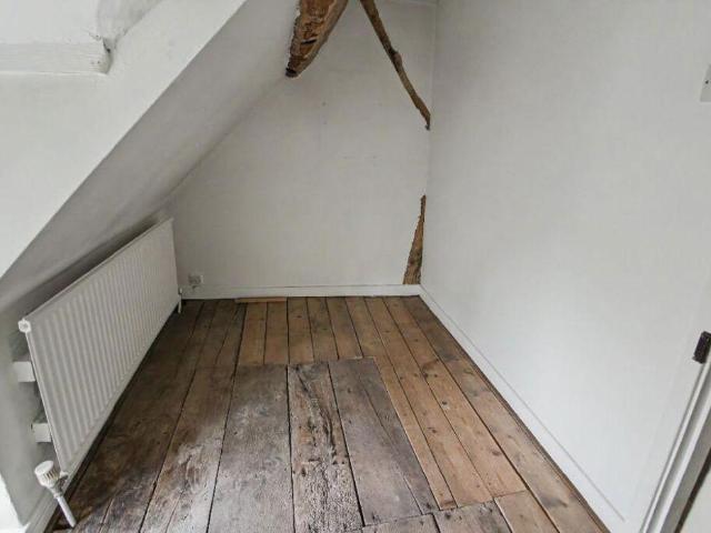 2 bed flat for sale