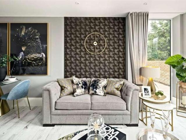 2 bed flat for sale