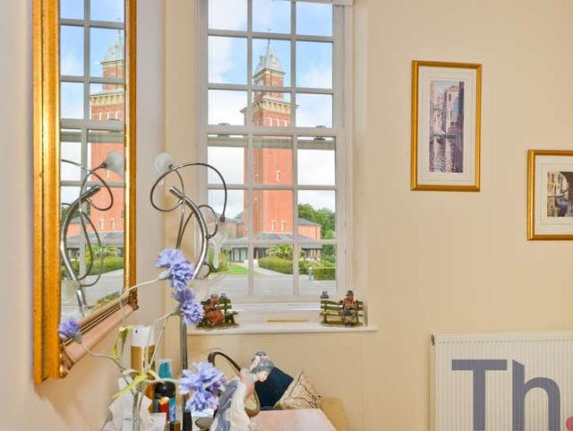 2 bed flat for sale