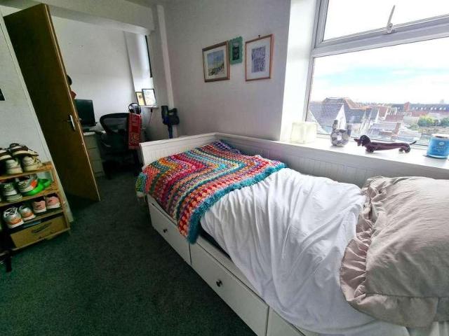 2 bed flat for sale