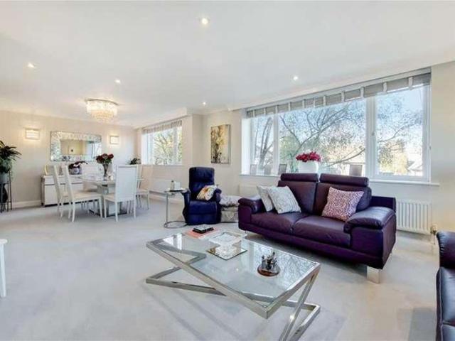2 bed flat for sale