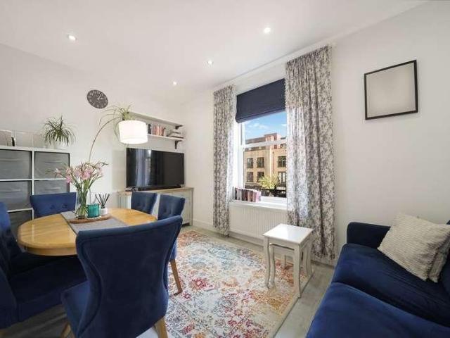 2 bed flat for sale