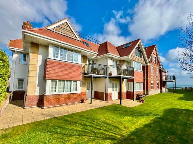 2 bed flat for sale