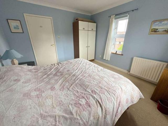 2 bed flat for sale