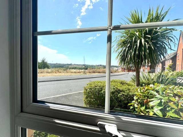2 bed flat for sale