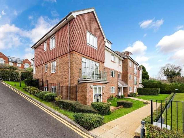 2 bed flat for sale