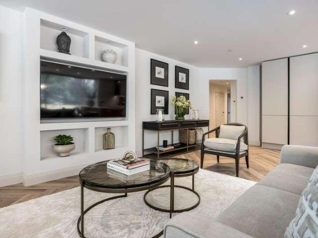 2 bed flat for sale