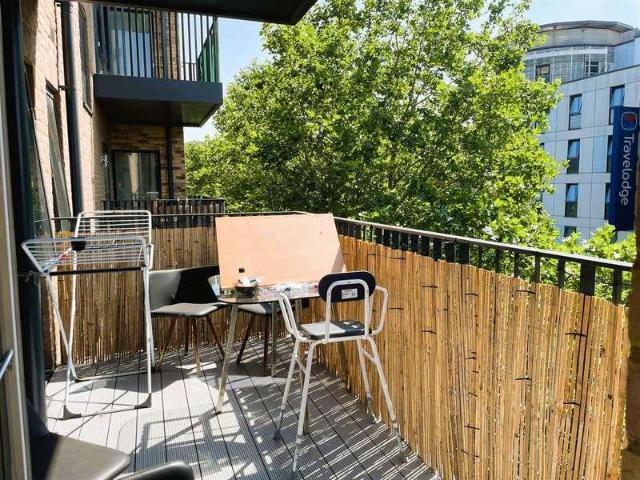 2 bed flat for sale