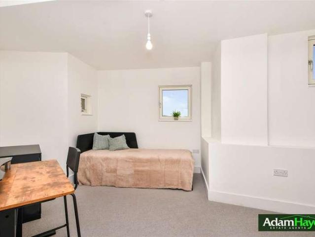 2 bed flat for sale