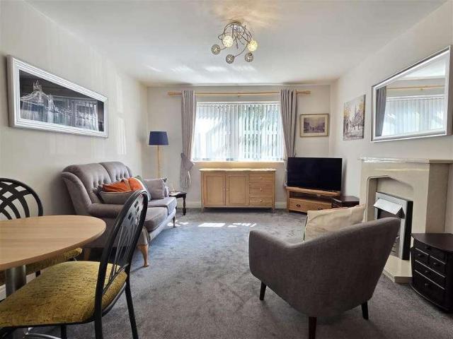 2 bed flat for sale