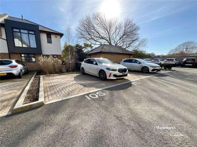 2 bed flat for sale