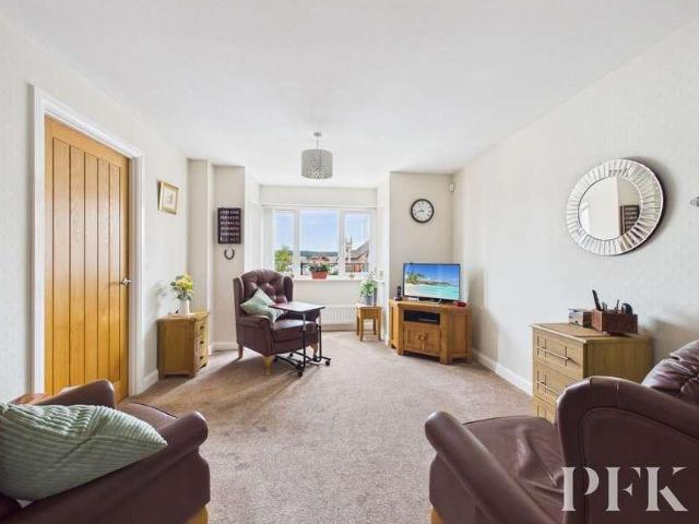 2 bed flat for sale