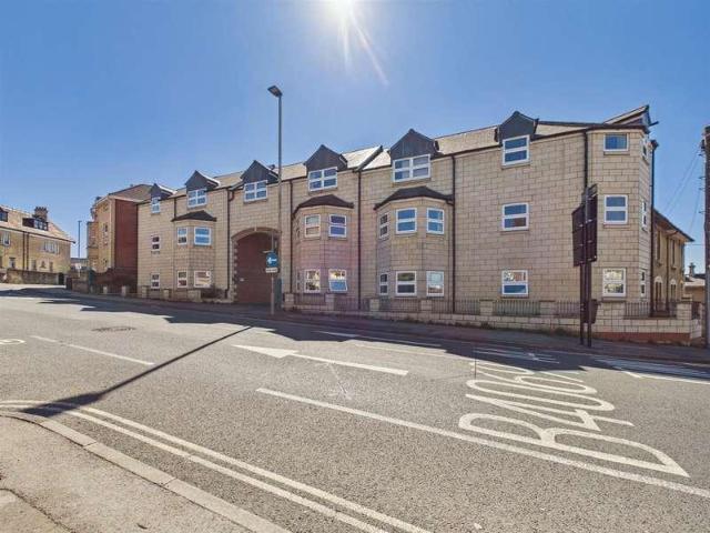 2 bed flat for sale