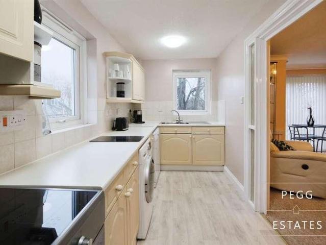 2 bed flat for sale